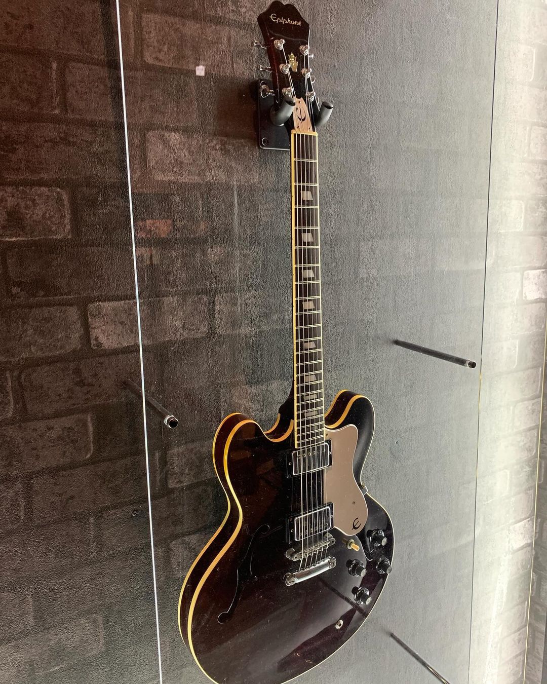 Epiphone Riviera (Matsumoku, Wine Red) – The Chief's Guitars – Noel ...