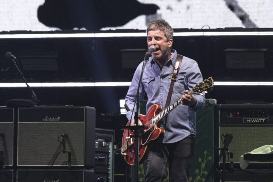 Oasis reunion – the first gig: gear analysis – The Chief's Guitars ...